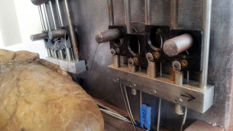 Alien vs Predator this Facehugger Puppet - HeroProp.com