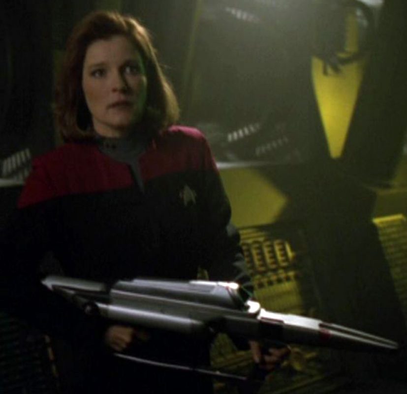 Star Trek: Voyager (TV 1995-2001) - Compression Phaser Rifle - HeroProp.com