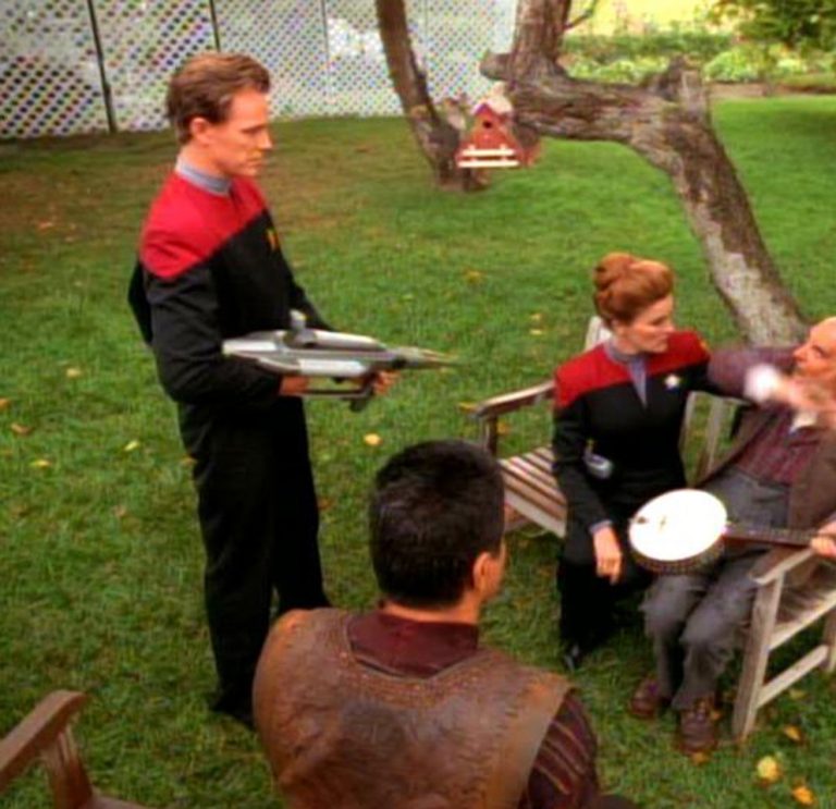 Star Trek: Voyager (TV 1995-2001) – Compression Phaser Rifle – HeroProp.com