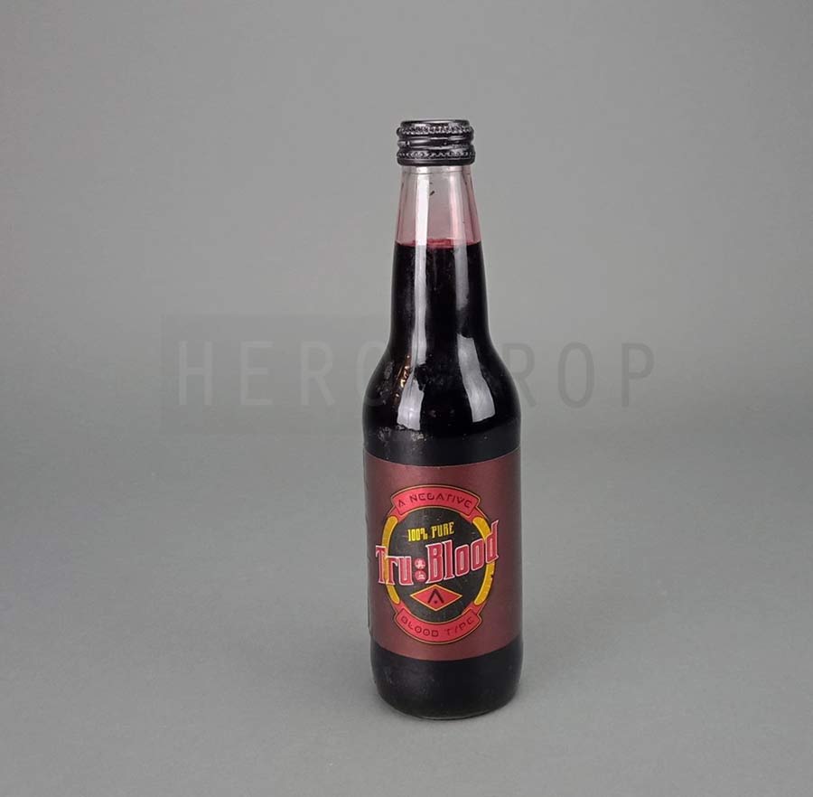 True Blood (TV) – Bottle of Tru Blood – HeroProp.com