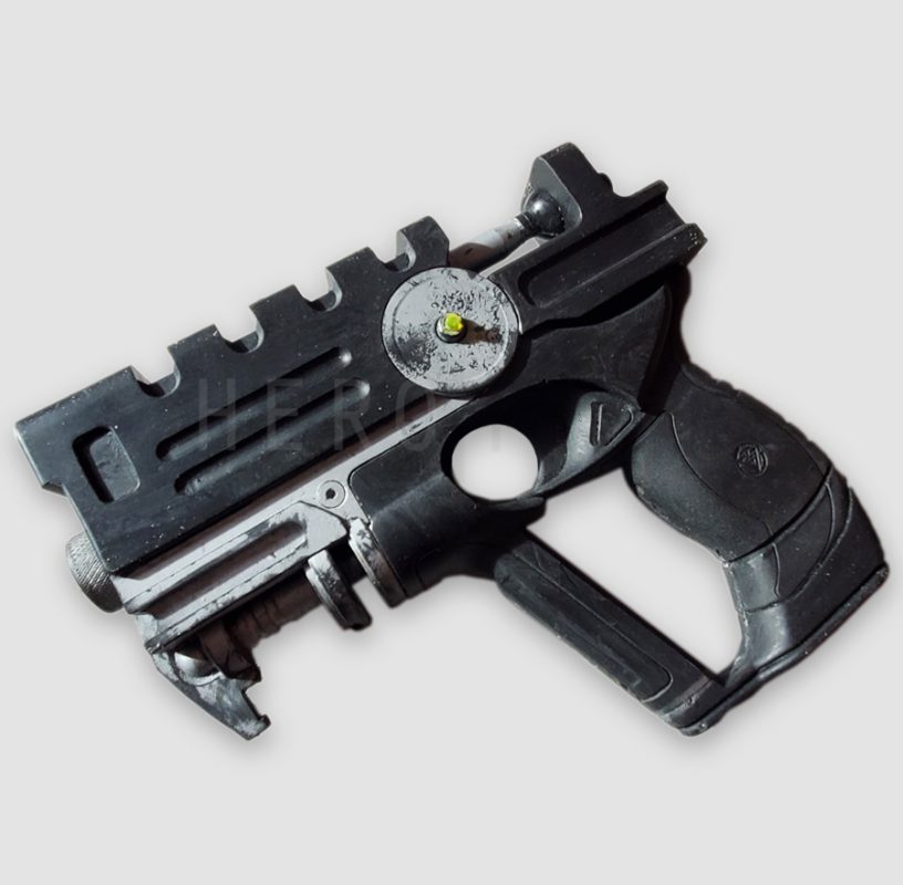 The Fifth Element - Korben Dallas' (Bruce Willis) Stunt Pistol ...