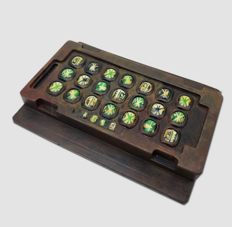 The Chronicles of Riddick Helion Wrist Computer - HeroProp.com