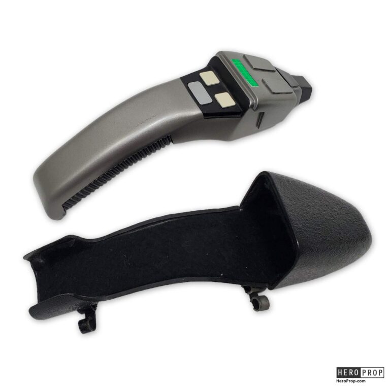 Star Trek: Voyager - Boomerang Phaser & Holster - HeroProp.com