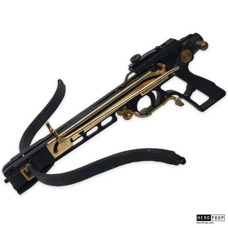Arrow – Huntress (Helena Bertinelli) Crossbow – HeroProp.com