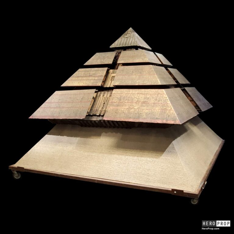 Stargate (1994) - Large Scale Hero "Ra" Cheops Class Pyramid Warship ...