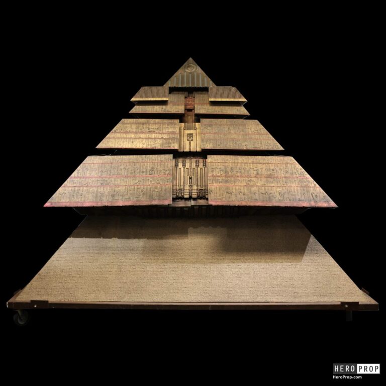 Stargate (1994) - Large Scale Hero "Ra" Cheops Class Pyramid Warship ...