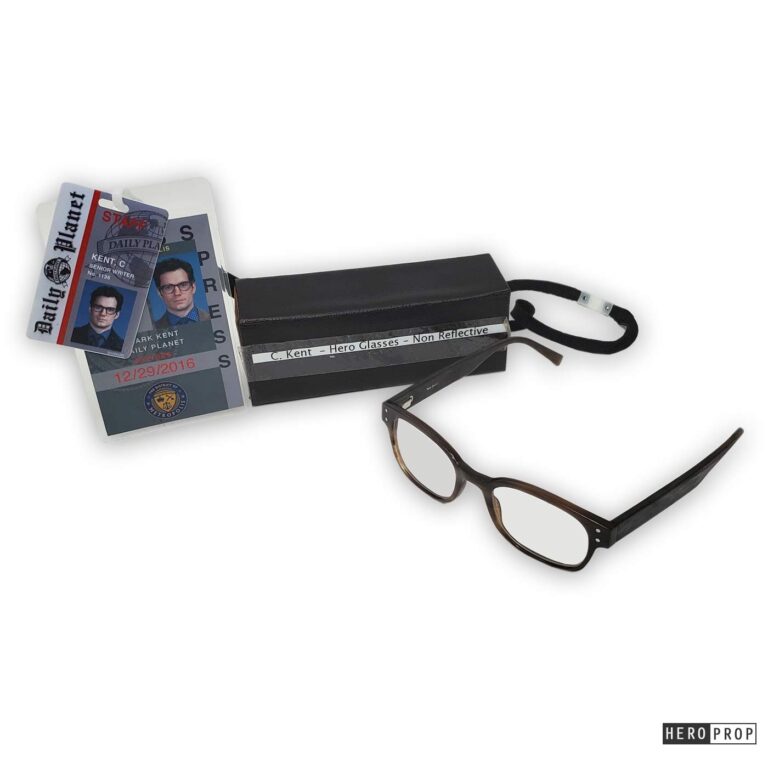 Batman vs. Superman: Dawn of Justice – Clark Kent Glasses & ID Badge ...