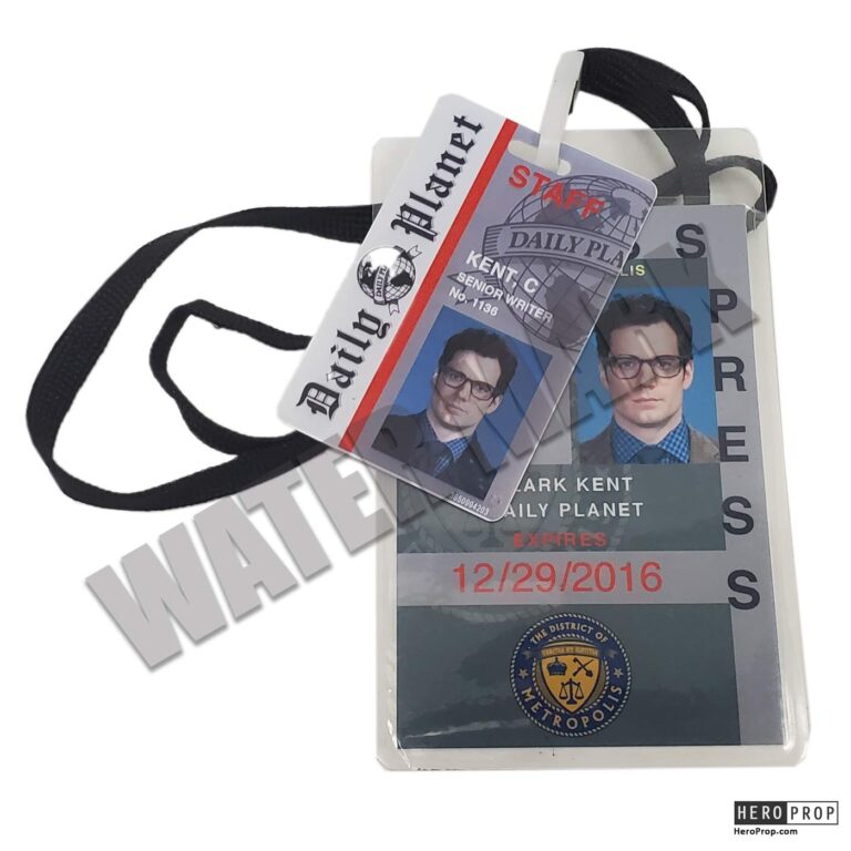 Batman vs. Superman: Dawn of Justice – Clark Kent Glasses & ID Badge ...