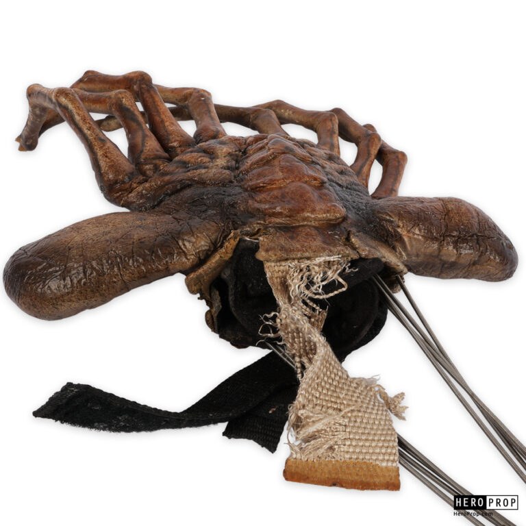 Aliens vs. Predator (2004) – Hero Cable Controlled Facehugger Puppet ...