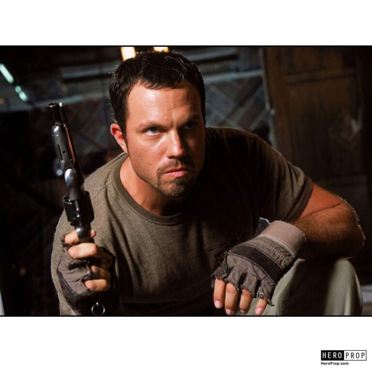 Firefly (2002) – Jayne Cobb “Boo” Stunt Gun – HeroProp.com