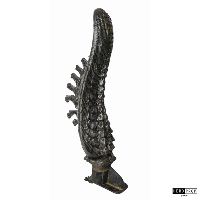 Alien vs. Predator (2004) - Alien Warrior Spine Section - HeroProp.com